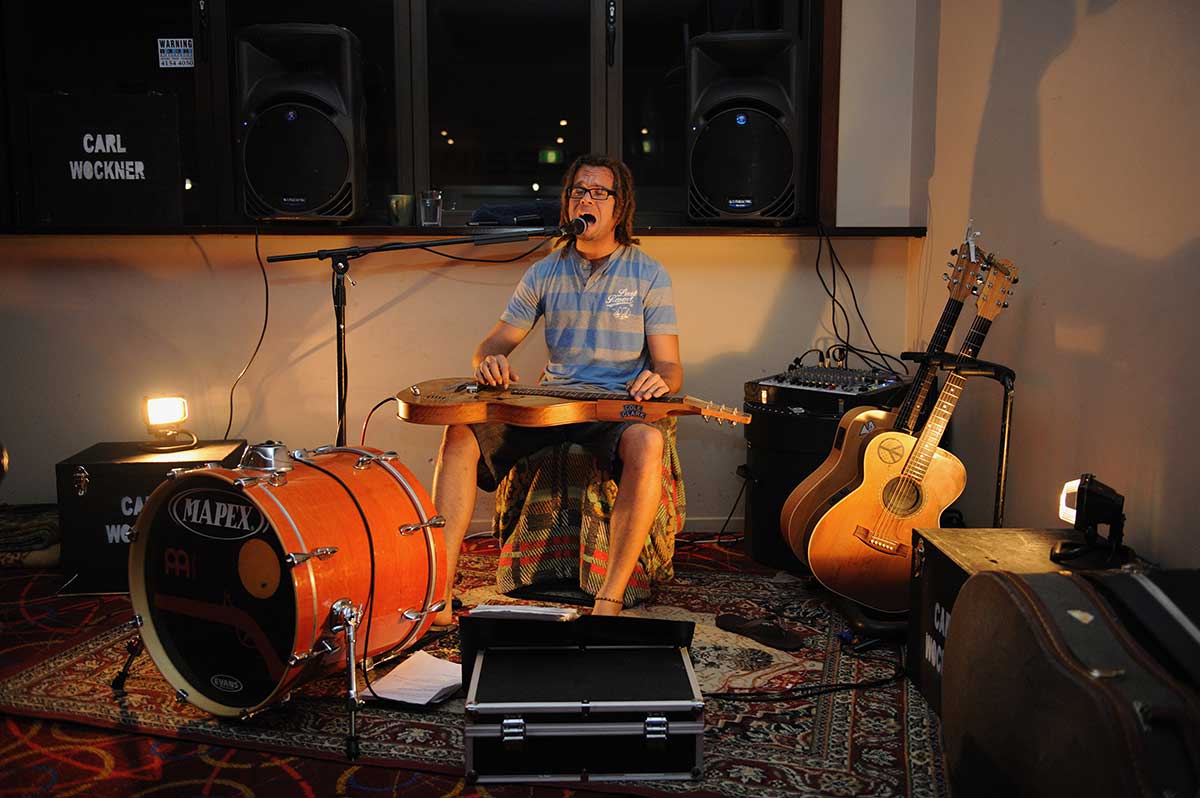 Acoustic Pop Artist Carl Wockner