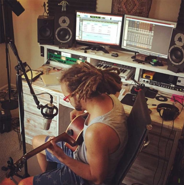 Acoustic Pop Artist Carl Wockner